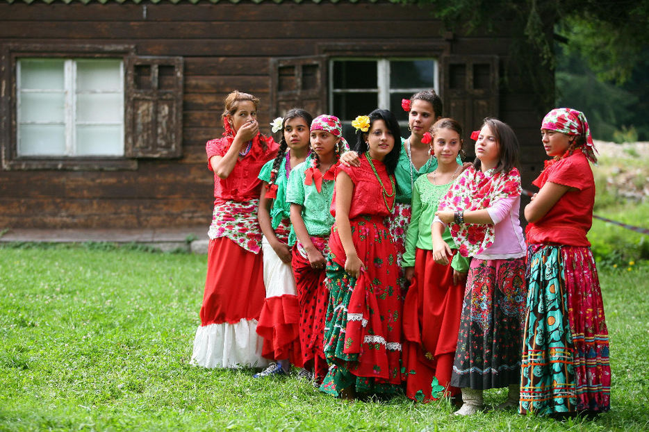 Rrom sau țigan? Aceasta-i întrebarea - Literatura de azi