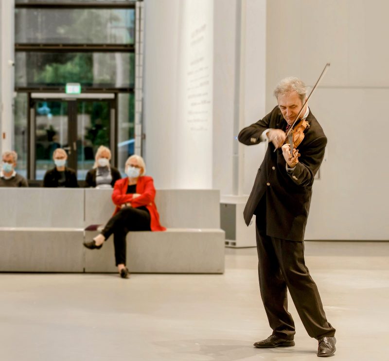 Emoție - Literatura de azi